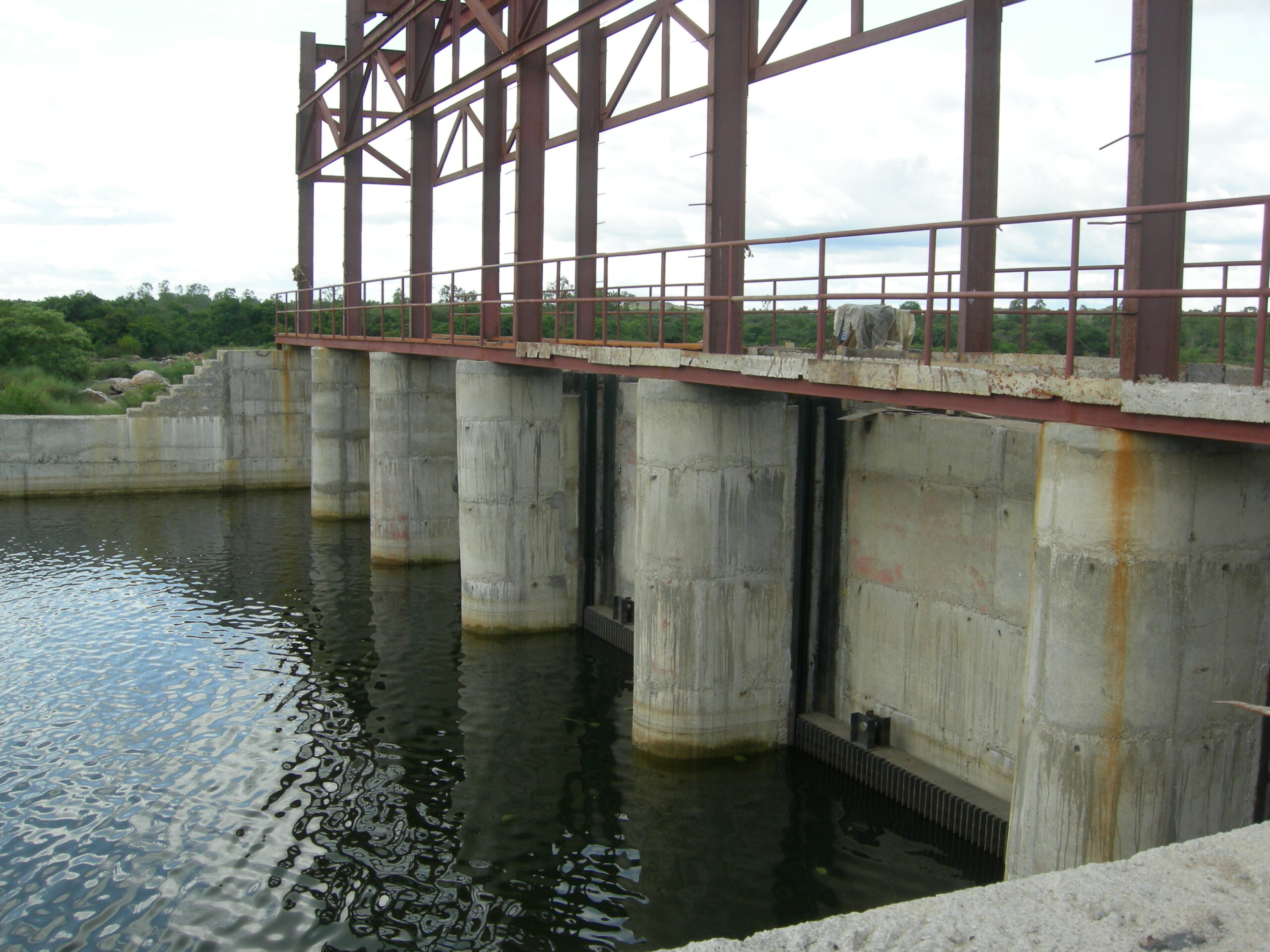 Vertical lift gates – Godbole Gates Pvt. Ltd.